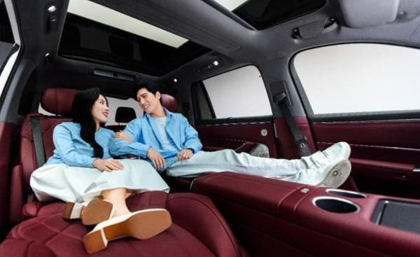 上市45天卖爆2万辆，问界M8凭啥横扫40万级SUV？_新闻看看