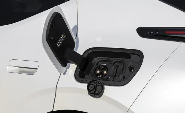 领克Z20实售13.59万元起，后驱百公里加速5.3s，外观成最大败笔？_新闻看看