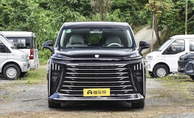 风行星海V9对比别克GL8 PHEV，都是中大型插混MPV，谁更值得选？_新闻看看