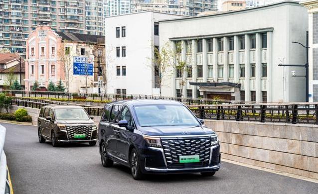 20万MPV媲美40万，五一全家出游，瑞风RF8真香体验值爆表_新闻看看