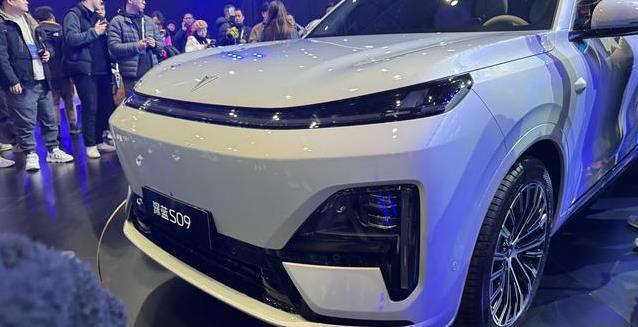23.99万起硬派SUV，深蓝S09空间超大，智能却拉满？_新闻看看