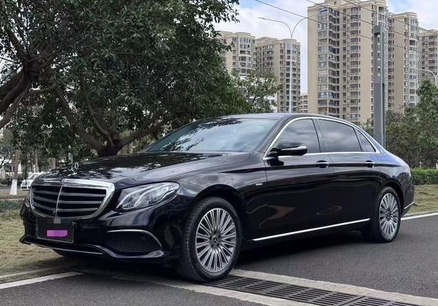 30万入手奔驰E300L，豪华气场拉满，值不值？_新闻看看