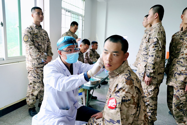 严把新兵体检关 助力报国强军梦_国防军事_中华网