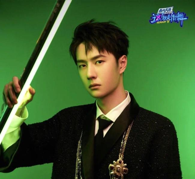 王一博这就是街舞5总决赛彩排照曝光 大背包成亮点_新闻频道_中华网