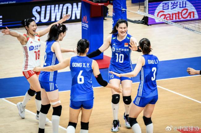 Đội tuyển bóng chuyền nữ Trung Quốc đánh bại Ba Lan 3-0 để vào chung kết VNL - vietnamese.china.com